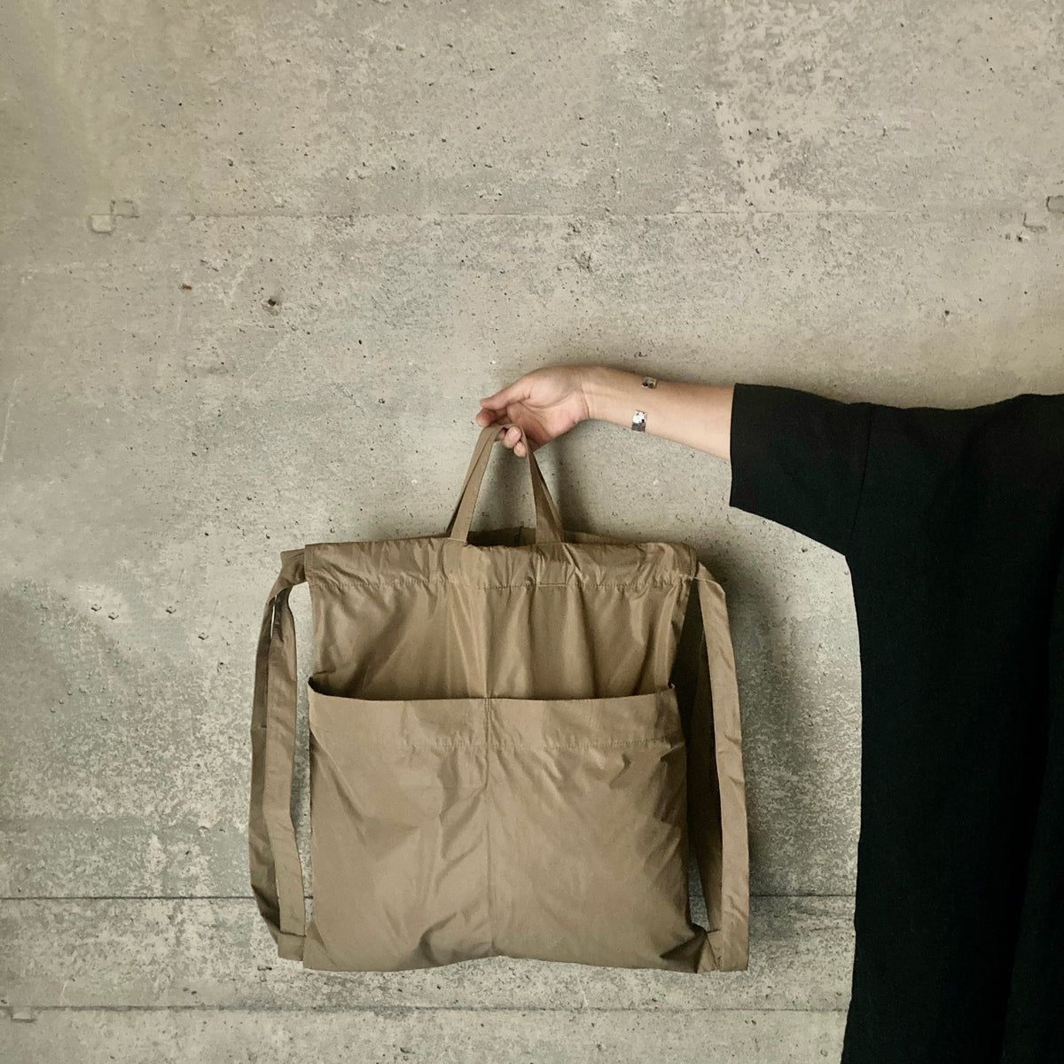 formuniform｜フォームユニフォーム｜Drawstring Backpack｜Taupe – Roundabout & OUTBOUND