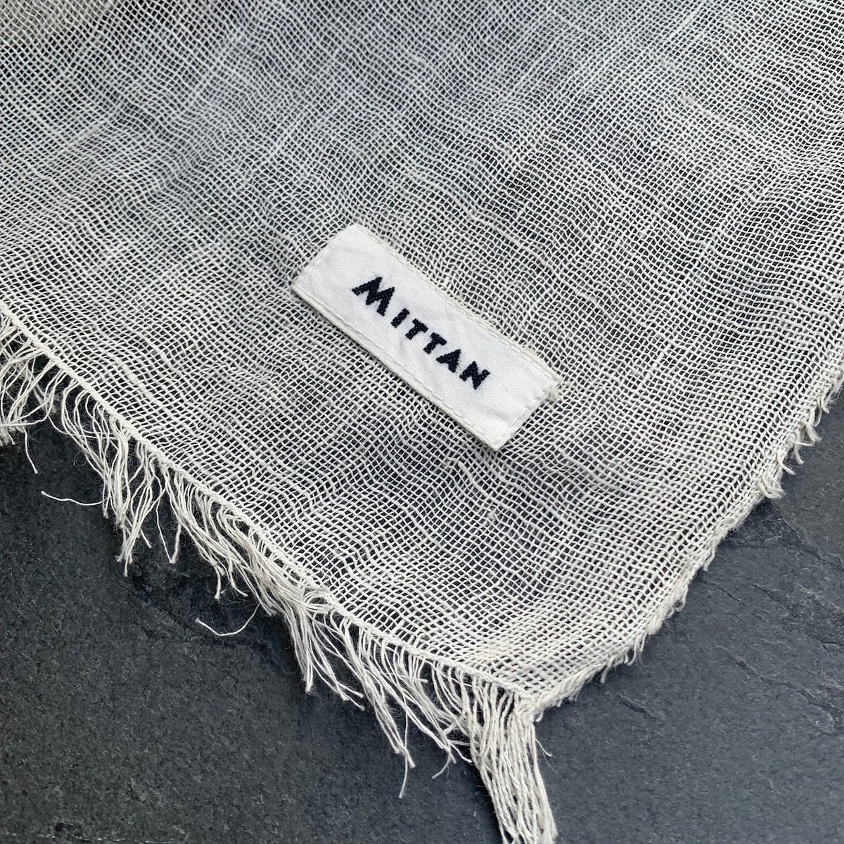 MITTAN｜SC-54B｜薄手大麻四角ストール（ベンガラ染）｜ベンガラ白 – Roundabout & OUTBOUND